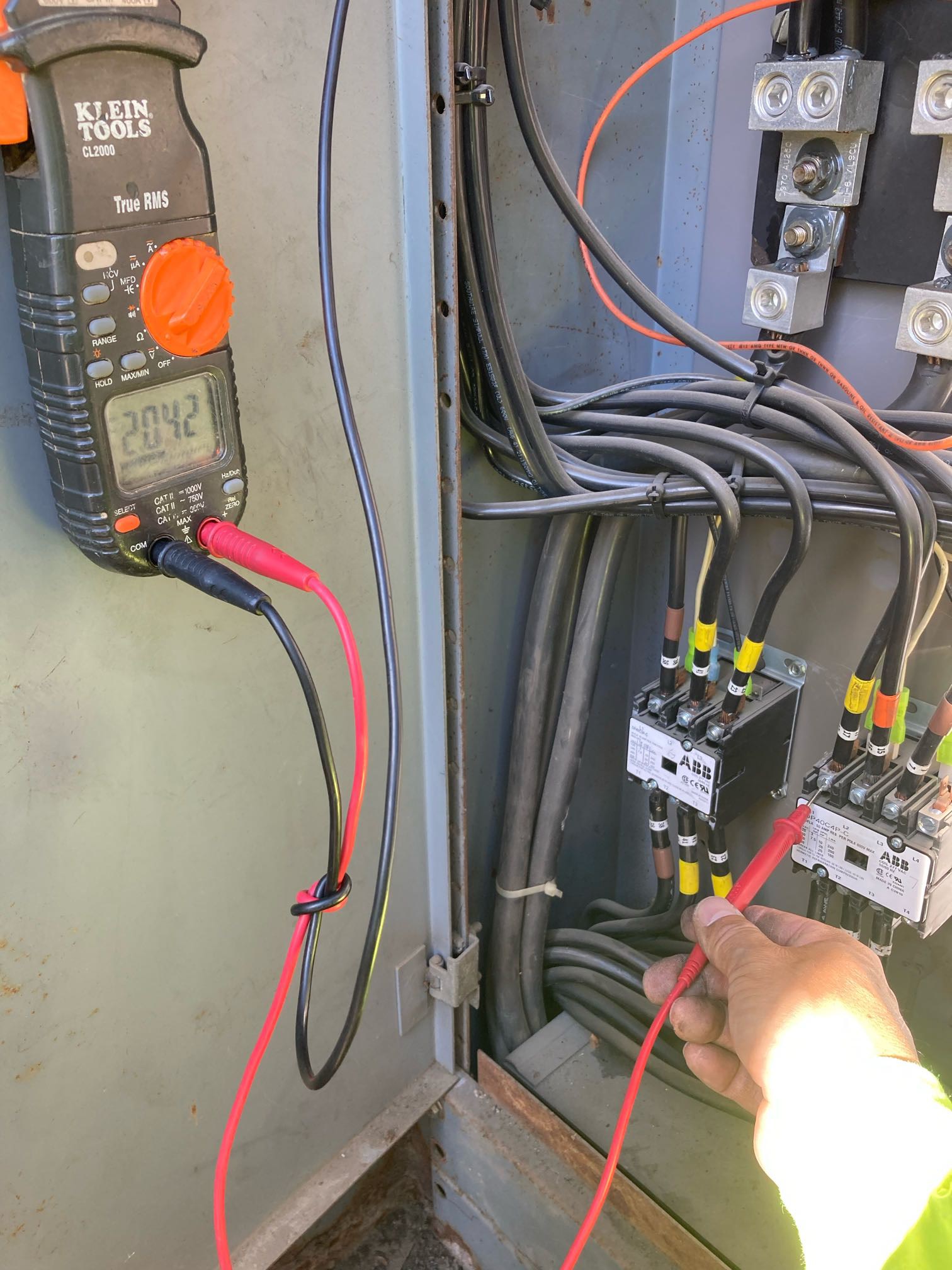 Electrical Breakers COMMERCIAL ELECTRICAL SERVICE