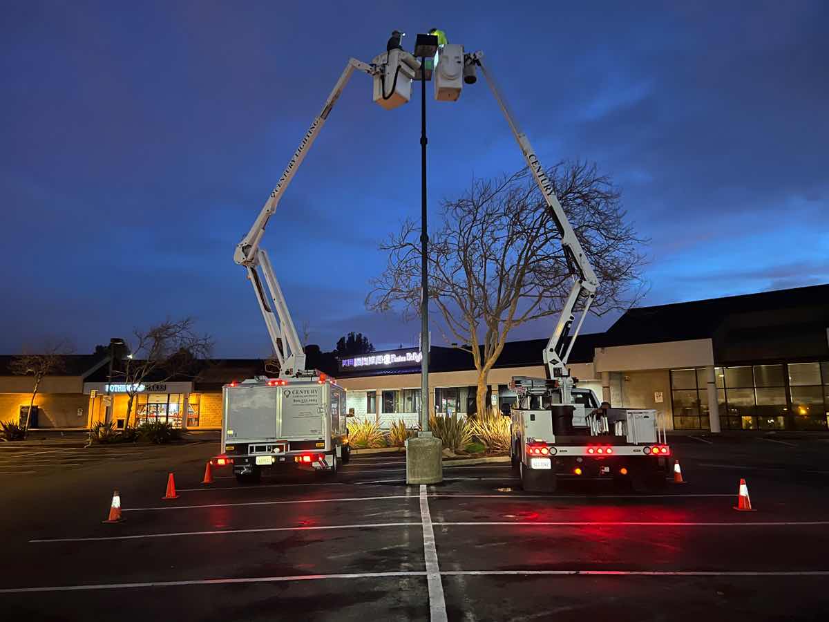 Exterior High Reach Lighting Maintenance